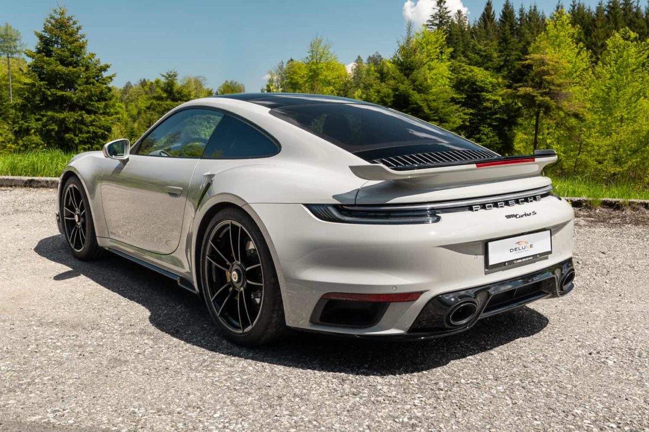 Location Porsche 911 (992) Turbo S : La puissance et la sophistication ...
